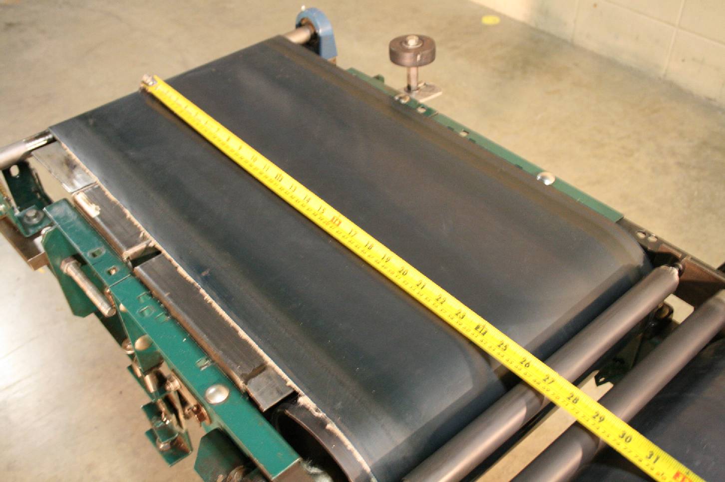 Alvey ~133 X 13 3 4 Steel Frame Solid Surface Belt Conveyor Overhang